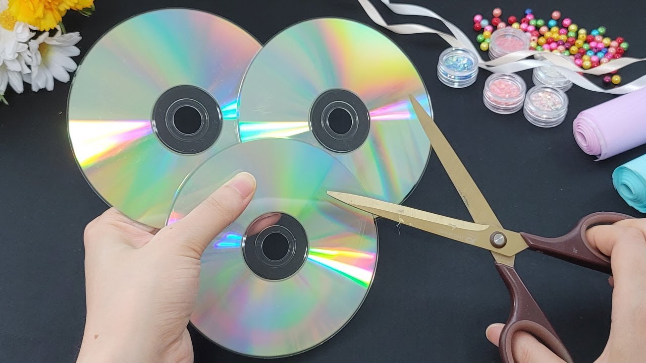 Brilliant Craft Idea ! You'll be Amazed at what I DID with Old CDs From ...
