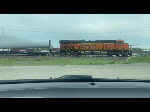 BNSF 6581 leads the U-CPSGDN at Justin, TX - YouTube