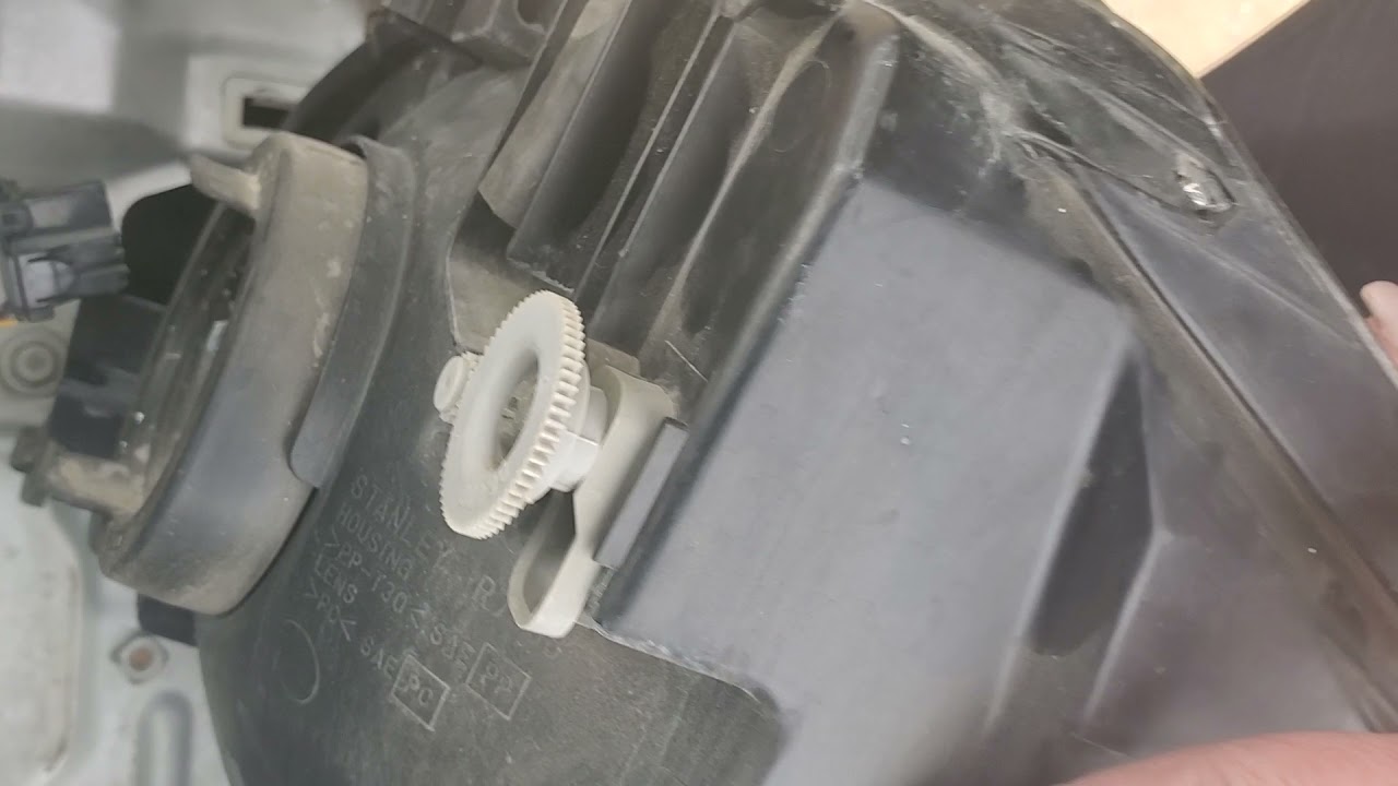 How to replace the headlight bulb in a Mitsubishi Eclipse Spyder - YouTube