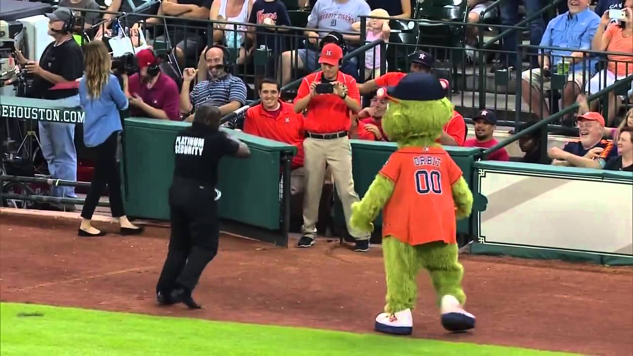 Security guard teaches mascot a lesson - The Daily Star - YouTube