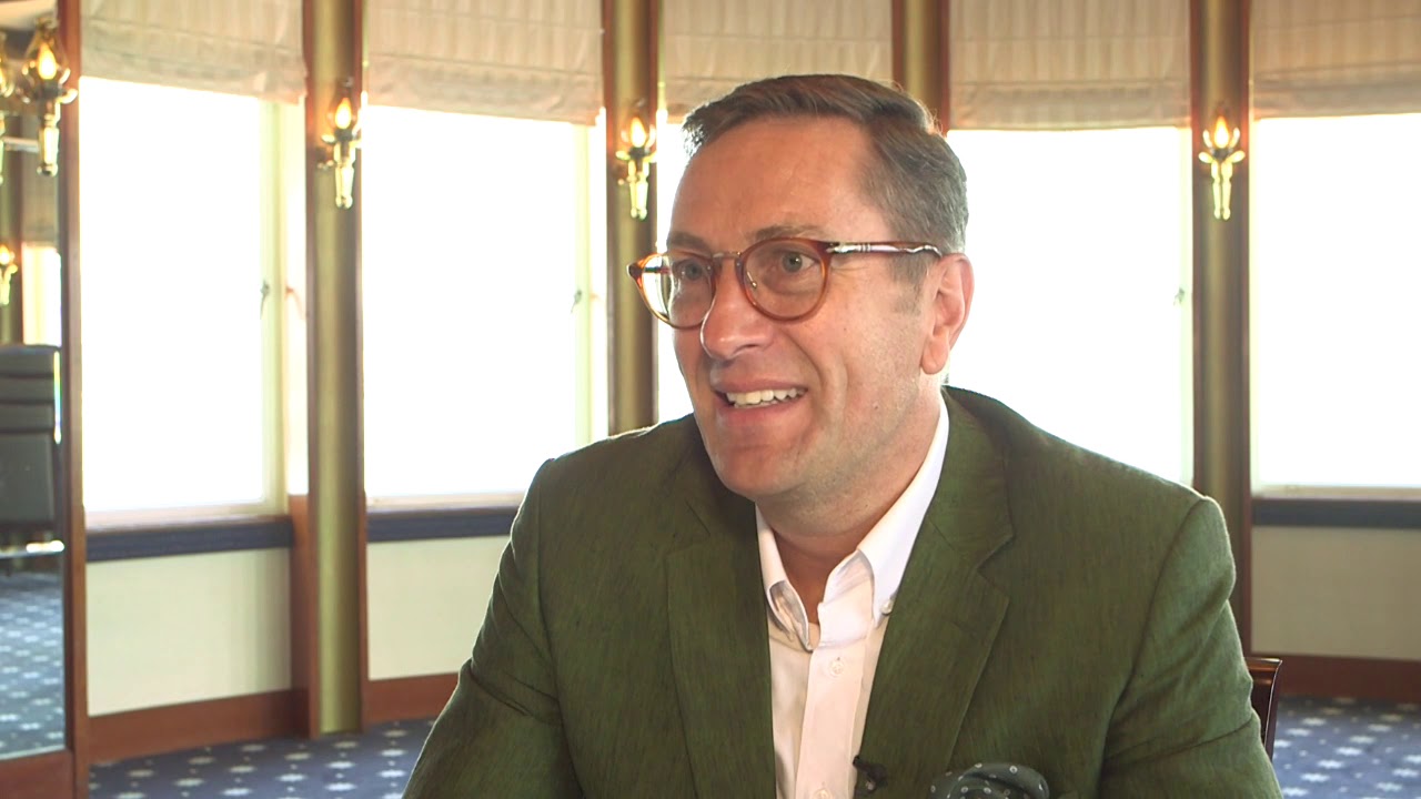 Robert de Haer is never far from the jewellery - YouTube