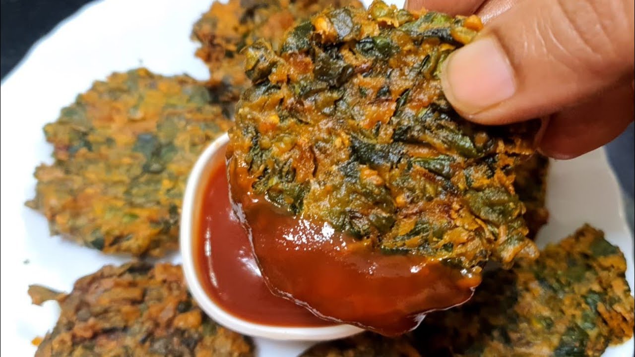10 मिनट मे 100 % टेस्टी और क्रिस्पी पालक वडा l Palak Vada - YouTube