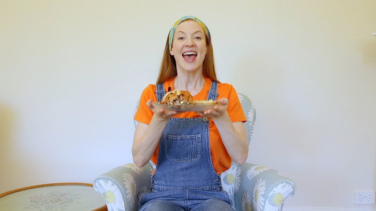 Hot Cross Buns | Kids Songs and Nursery Rhymes | Dizzy Izzy - YouTube