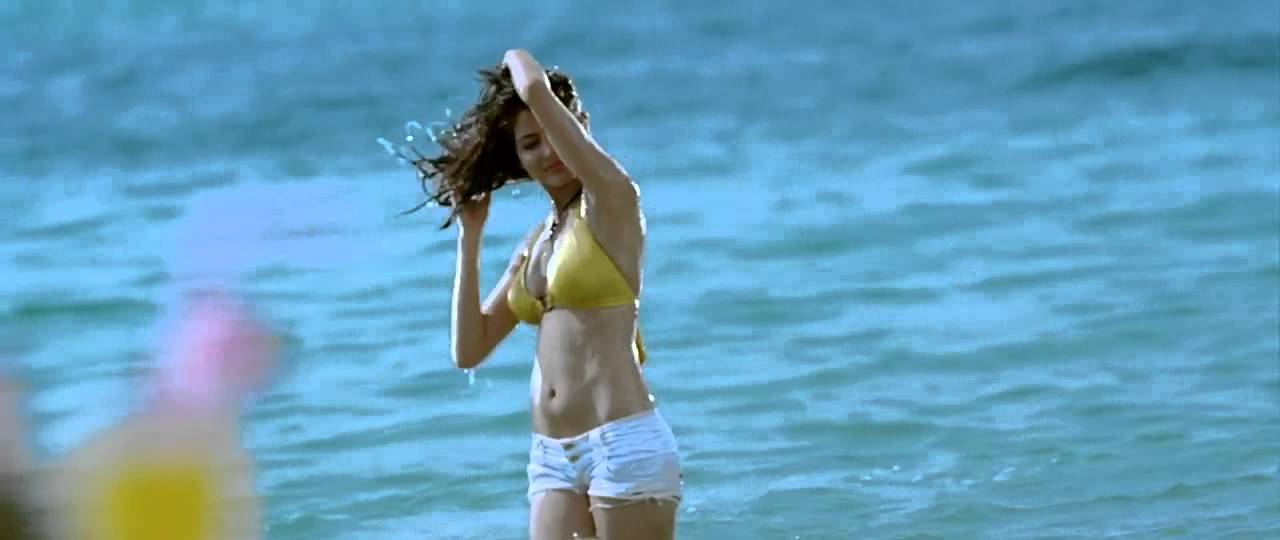 Anushka Sharma Hot Bikini!! - YouTube