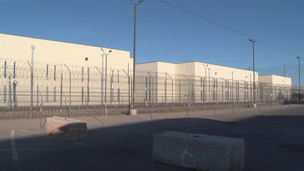 Feds foil drug smuggling plot at Albuquerque federal courthouse - YouTube