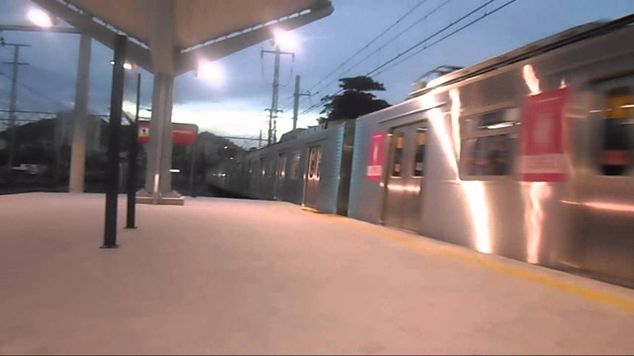 Alstom Série 4000 SuperVia alinhando na Estação Maracanã. - YouTube