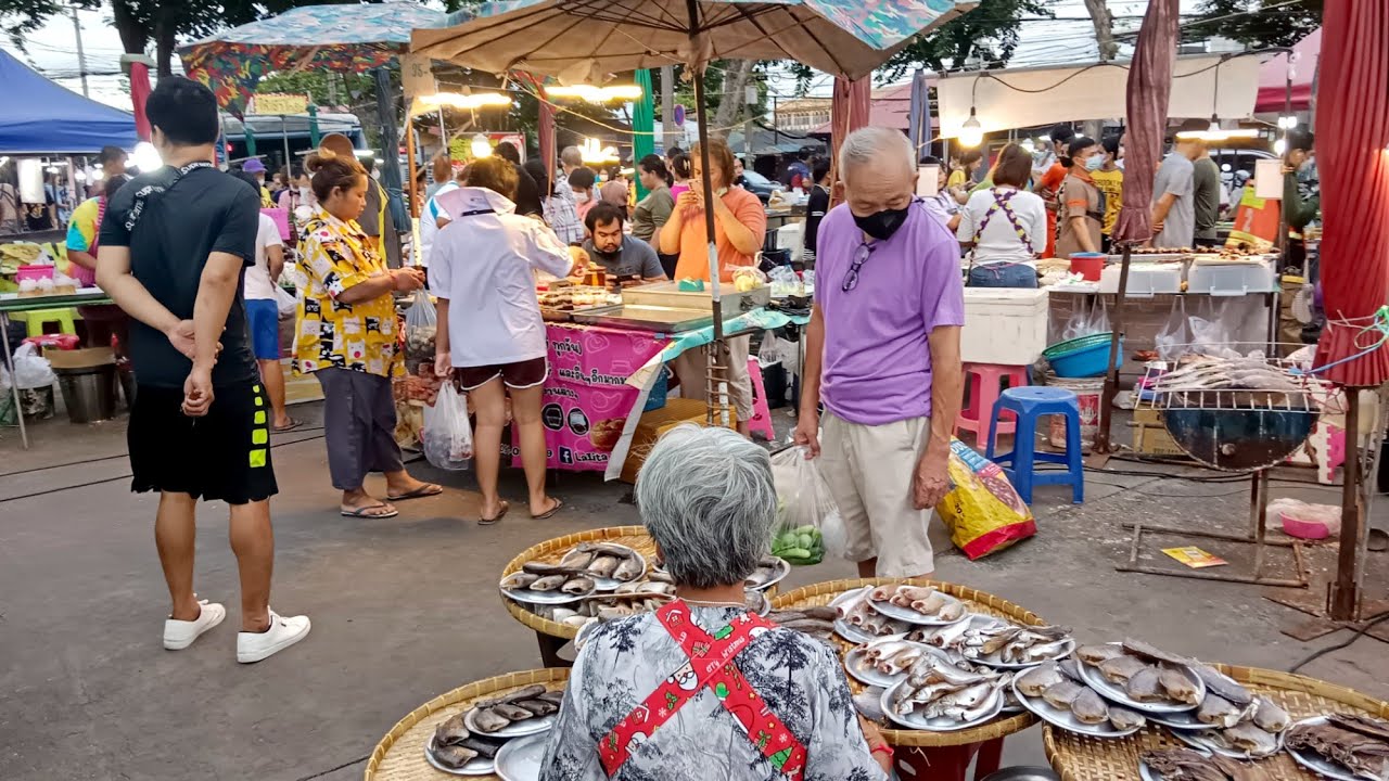 Monday Market in Bangkok, Thailand Tha Din Daeng Market - YouTube