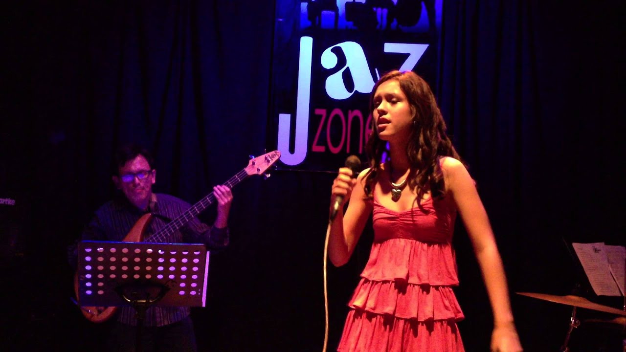 Espacio Sideral (Cover by Valeria Cabrera ) - YouTube