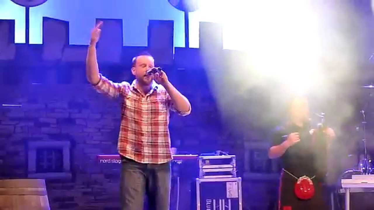 Red Hot Chilli Pipers & Norrie MacIver (Manran) - Wake Me Up (LIVE ...