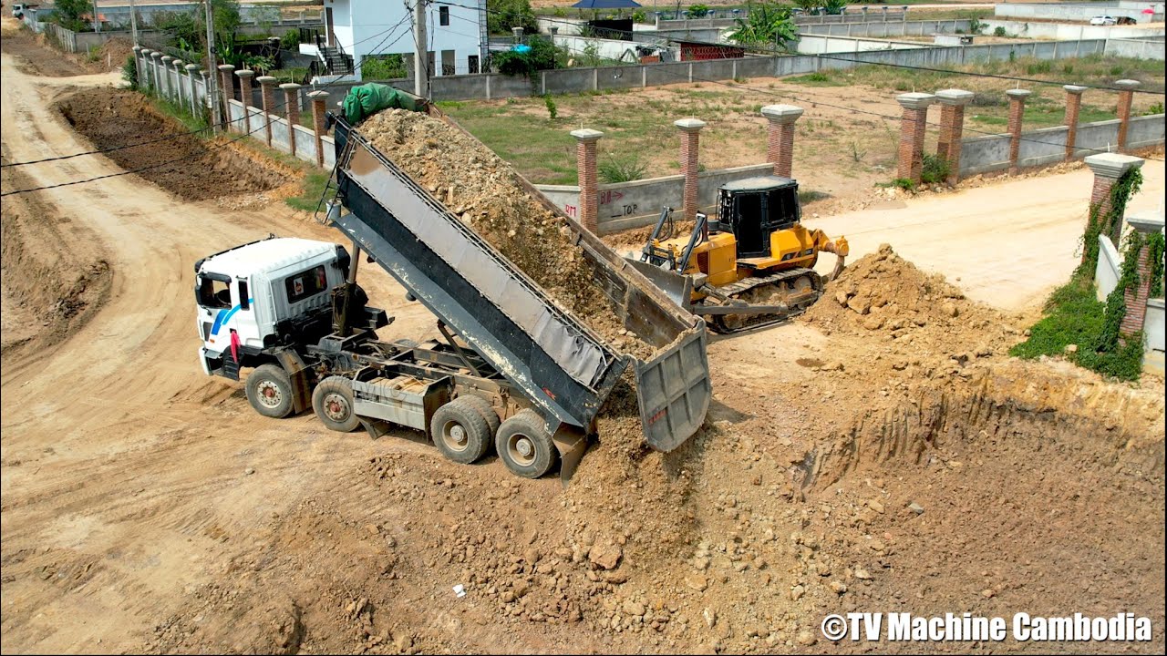 Best Incredibles Technique Dozer Cutting Slope And Truck Spreading ...