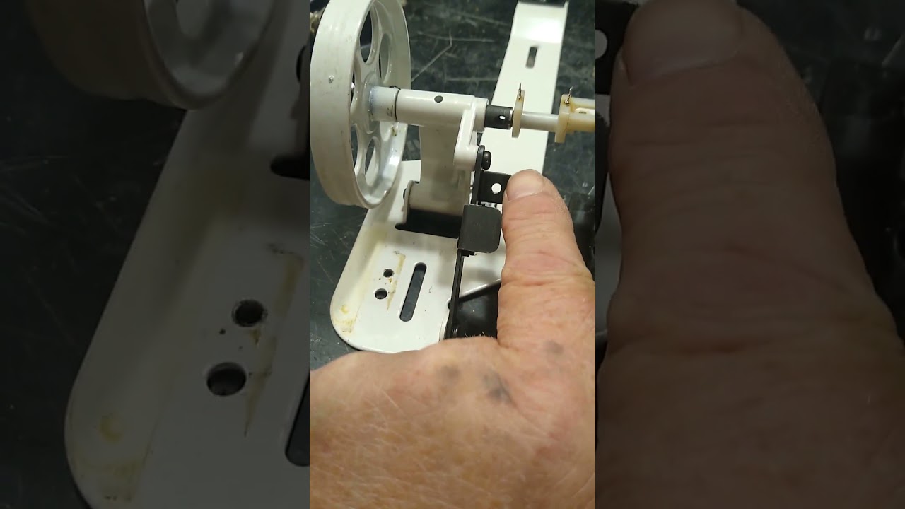 Building a fender Rhodes pickup winder from a sewing machine bobbin ...