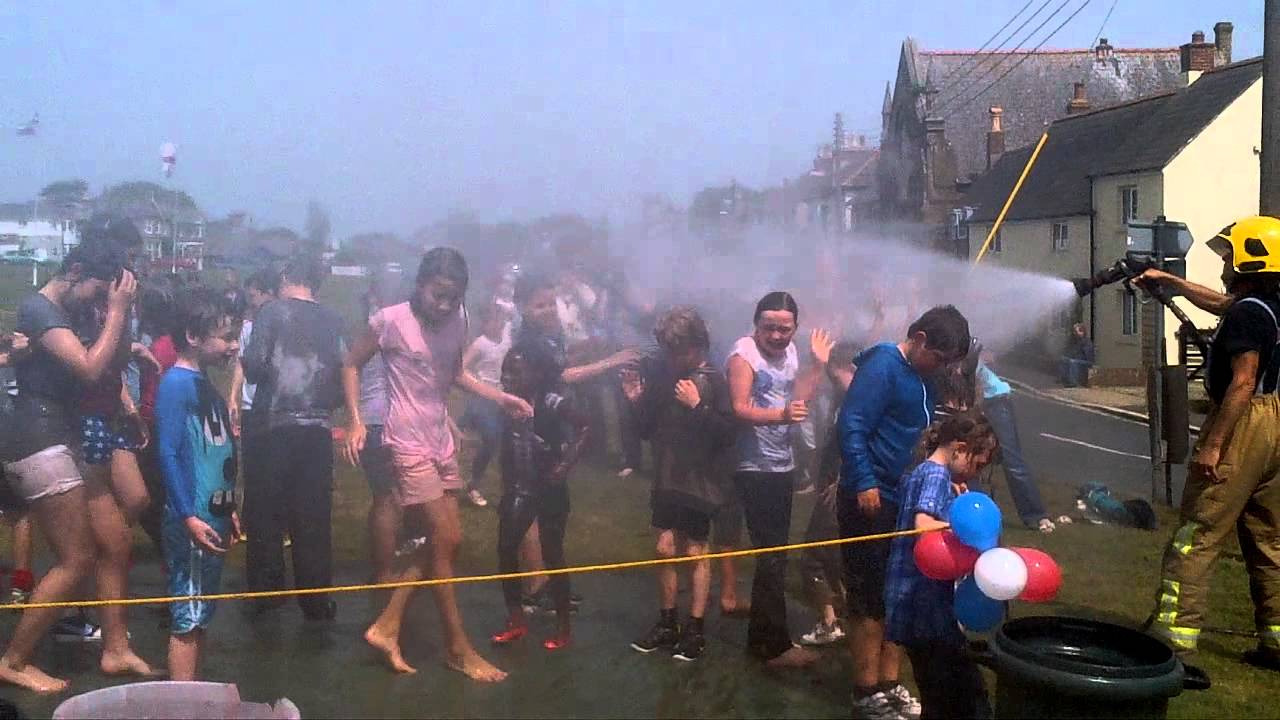 St Helens Jelly Fight Hose Down - YouTube