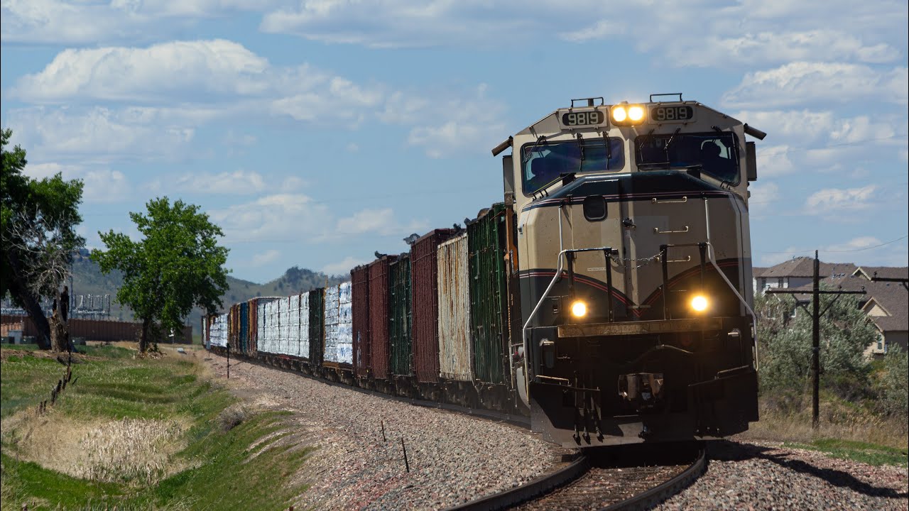 BNSF Executive SD70MAC 9819 leads the Longmont switch south into ...