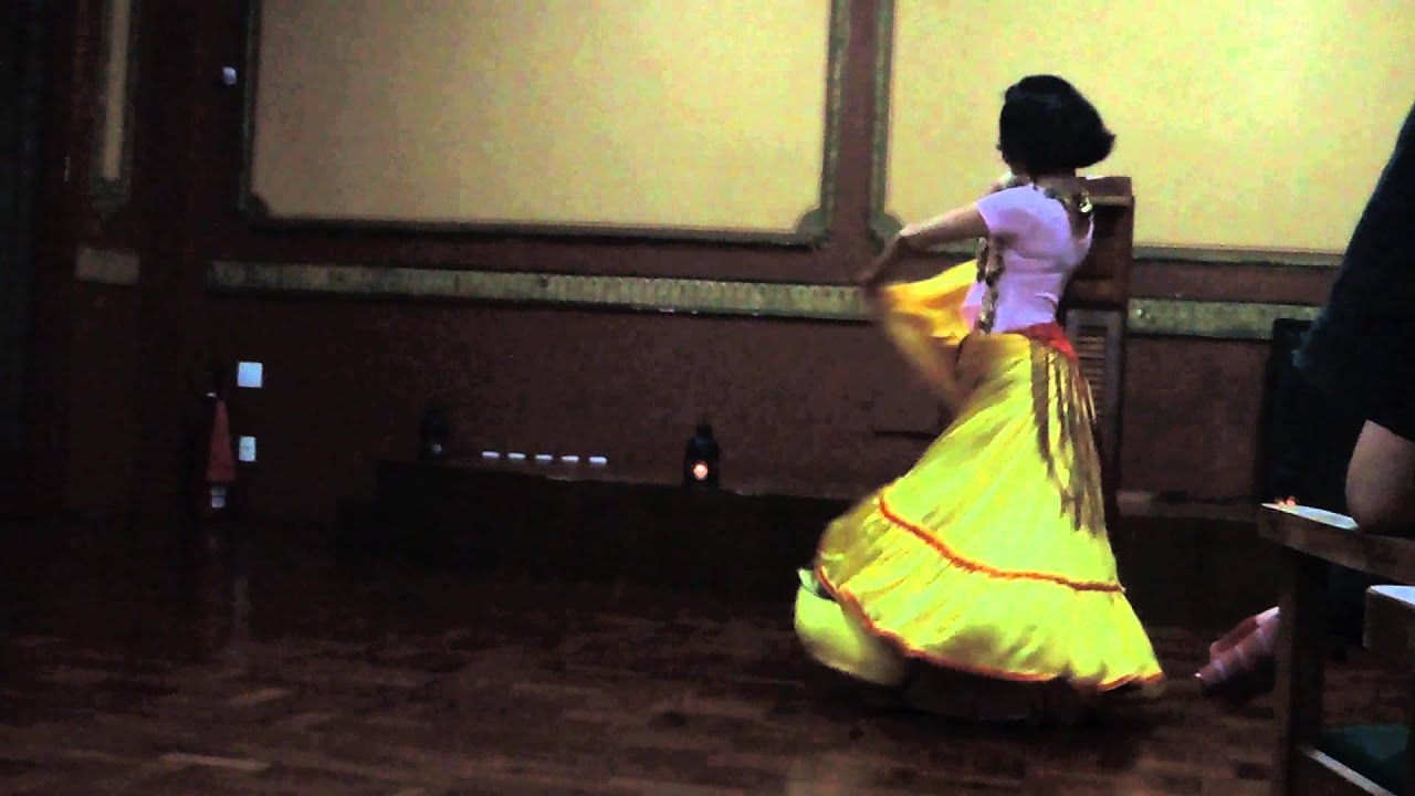 LUNA PATRÍCIA - PERFORMANCE ESTILO CIGANO COM LEQUE - YouTube