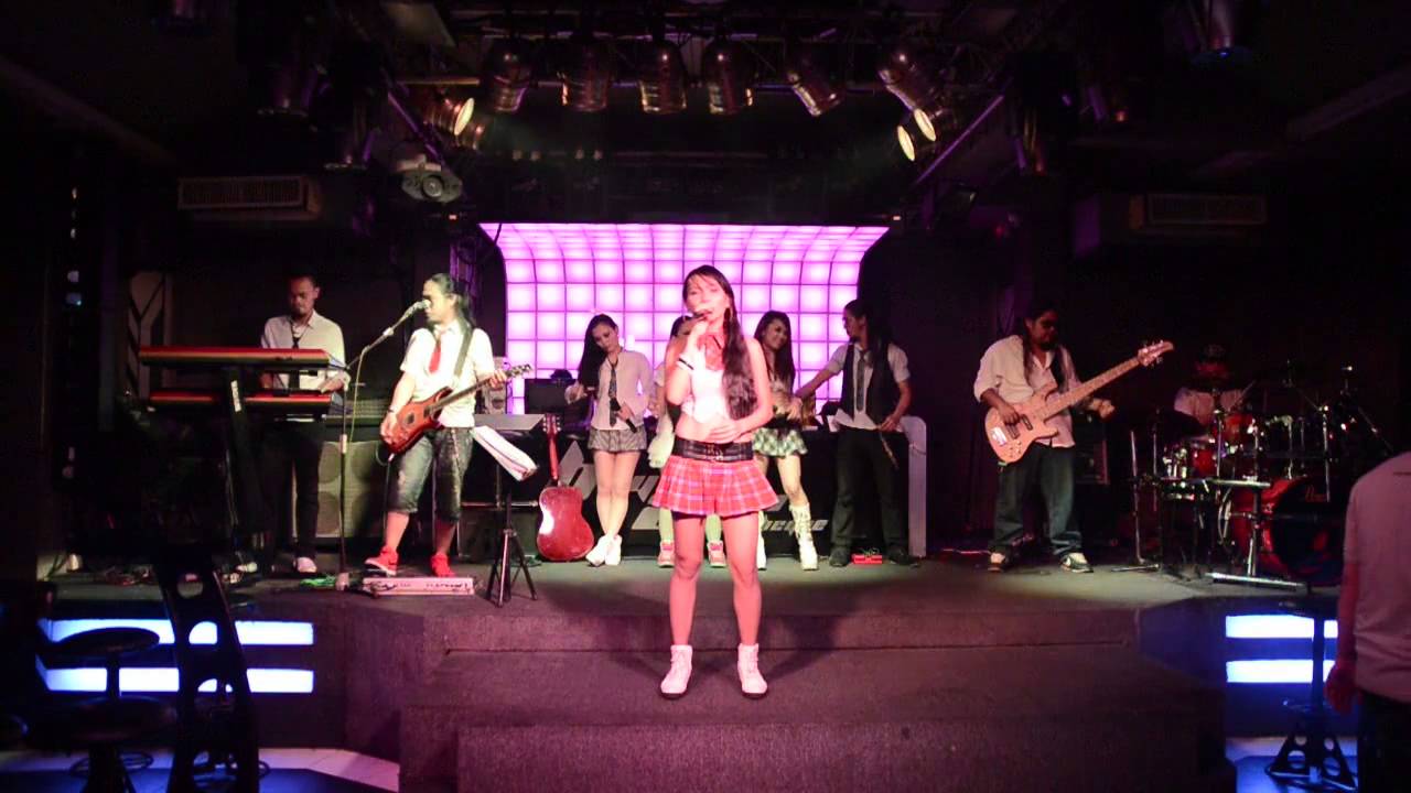 The New Rising Band "Live at Beyond 2000 Discotheque" - YouTube