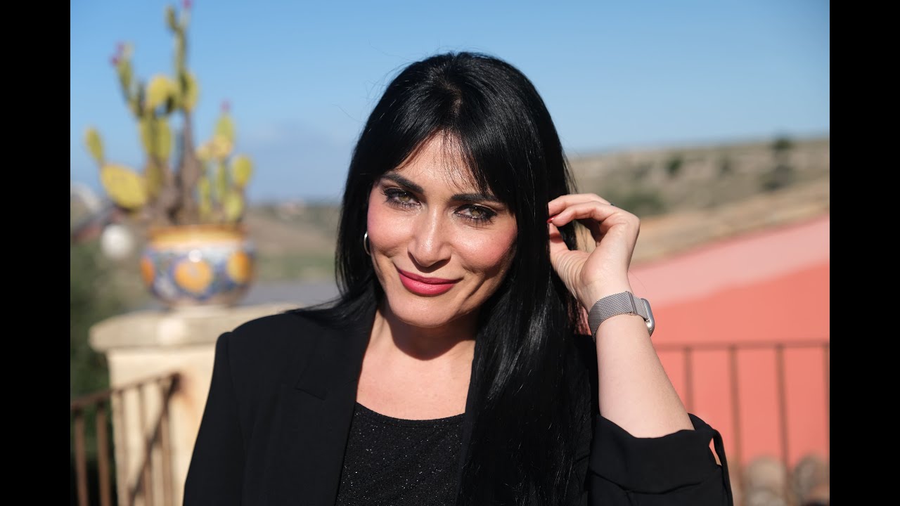 Giusy Sciacca per Living in The City | Libri da visitare - YouTube