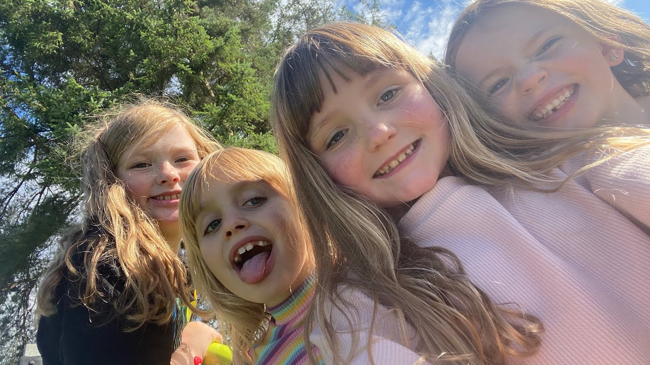 Mini vlog! Bff speed run 🌊🌸🥥🌴 - YouTube