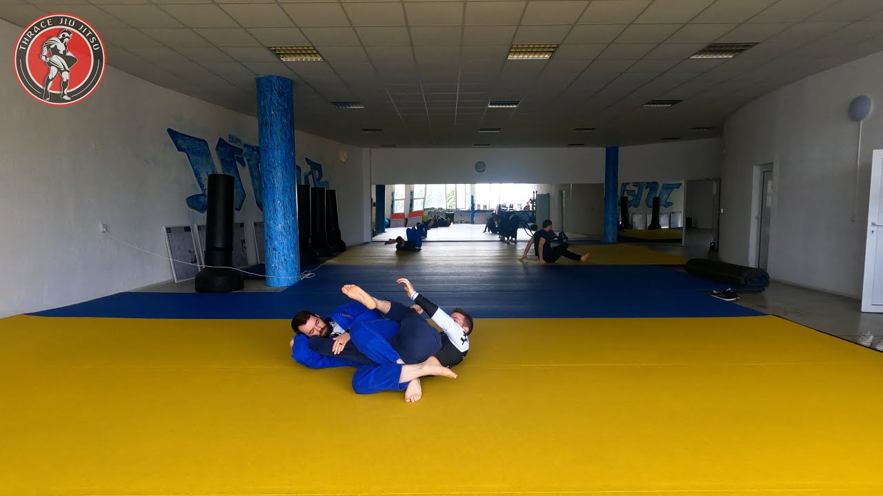 Reverse Cross Chest Knee Lock (Leg Locks) - YouTube