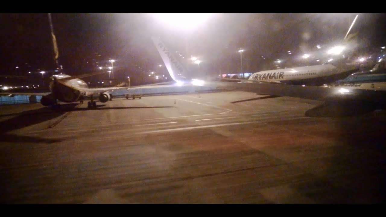 737-800 Ryanair - Night landing at Liverpool [EGGP] - YouTube