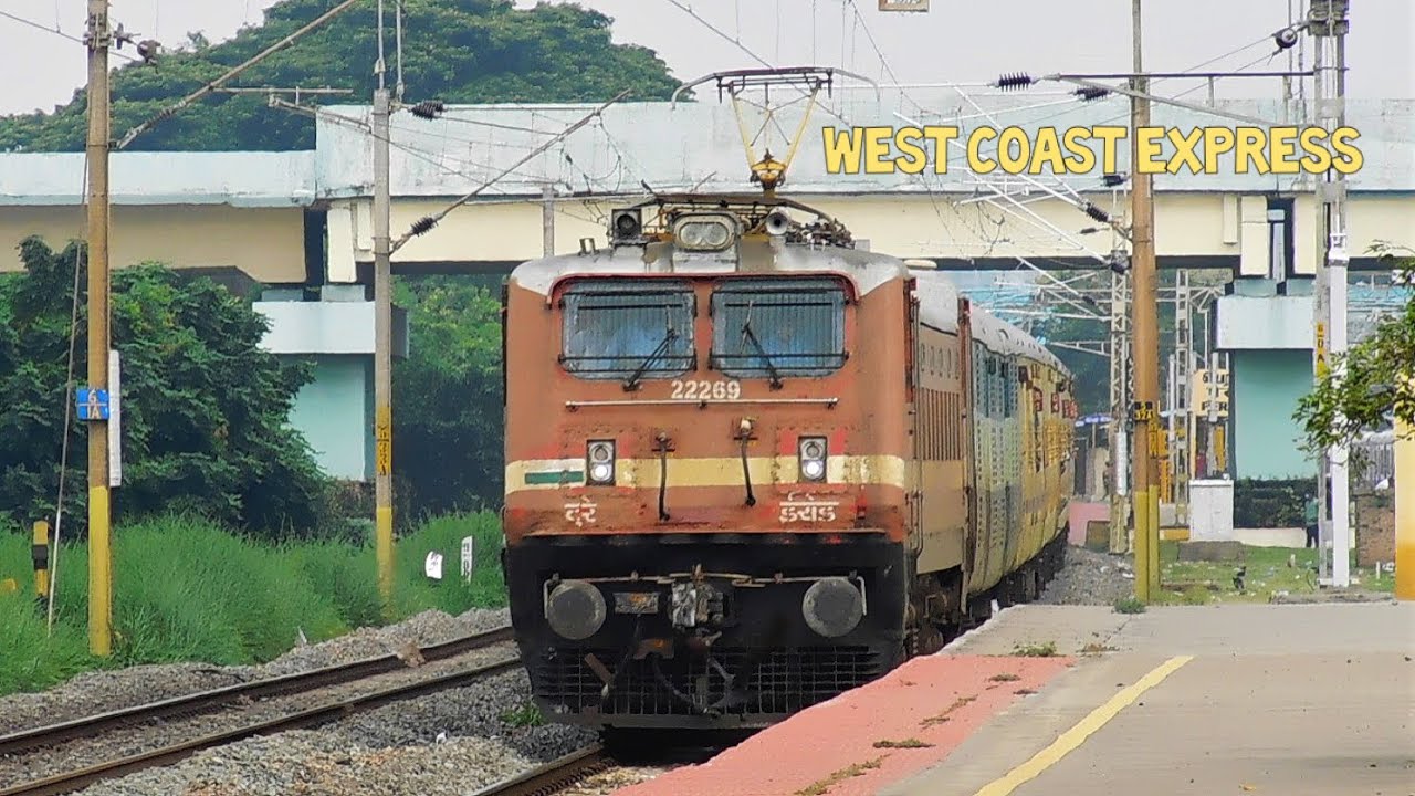Classic WAP-4 hauls the West Coast SuperFast Express! - YouTube