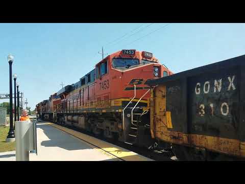 BNSF 5112 leads the H-MEMGAL - YouTube