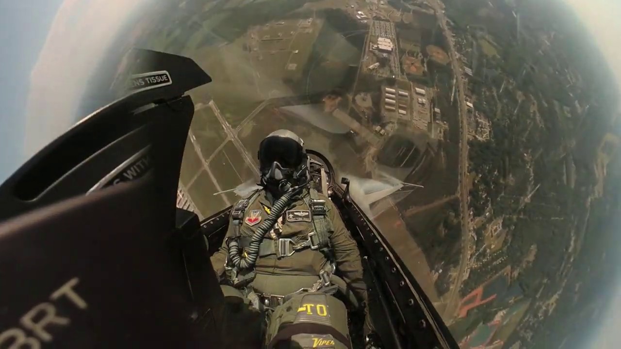 USAF F-16C vertical climb demonstration - YouTube