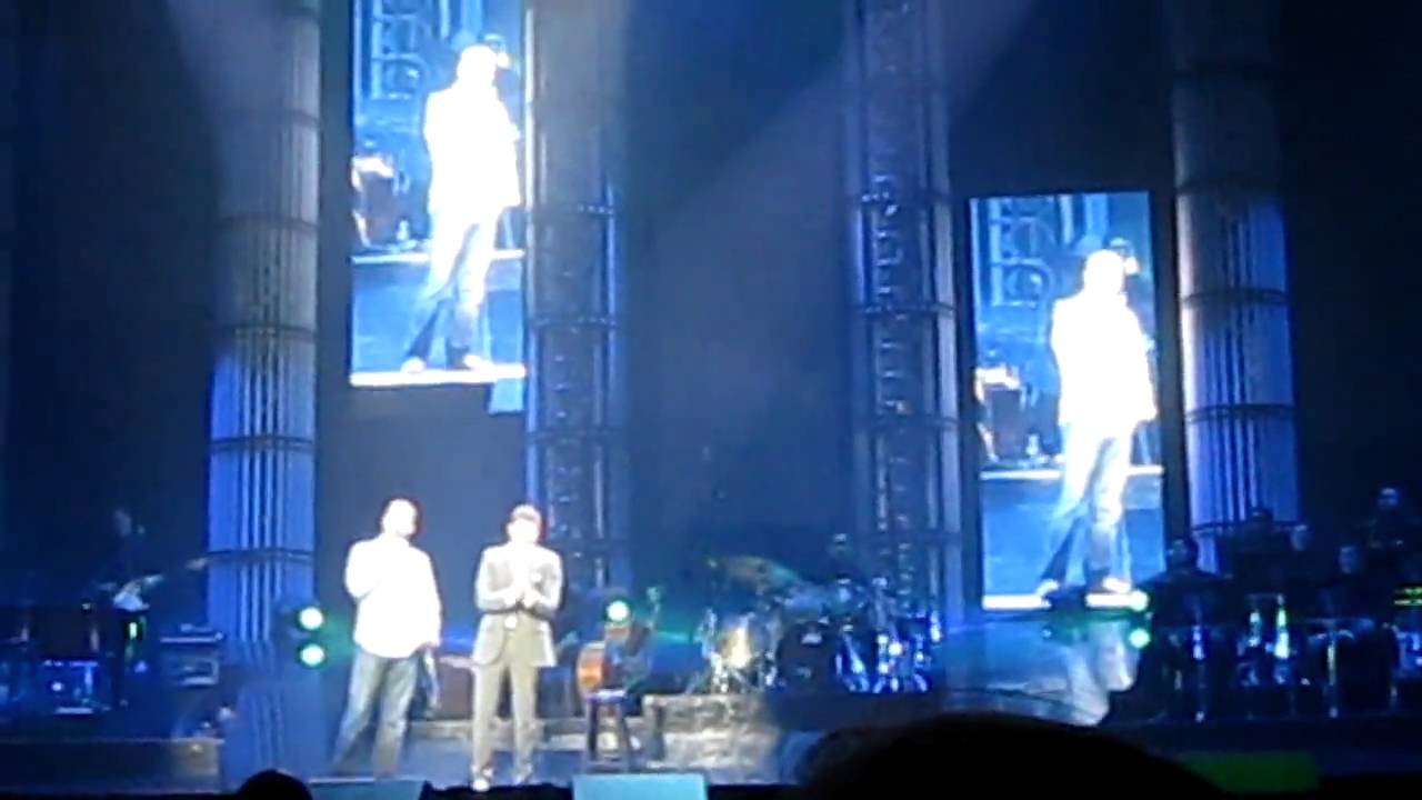 Michael Bublé & John Shorthouse Pay Tribute to Tom Larscheid - YouTube