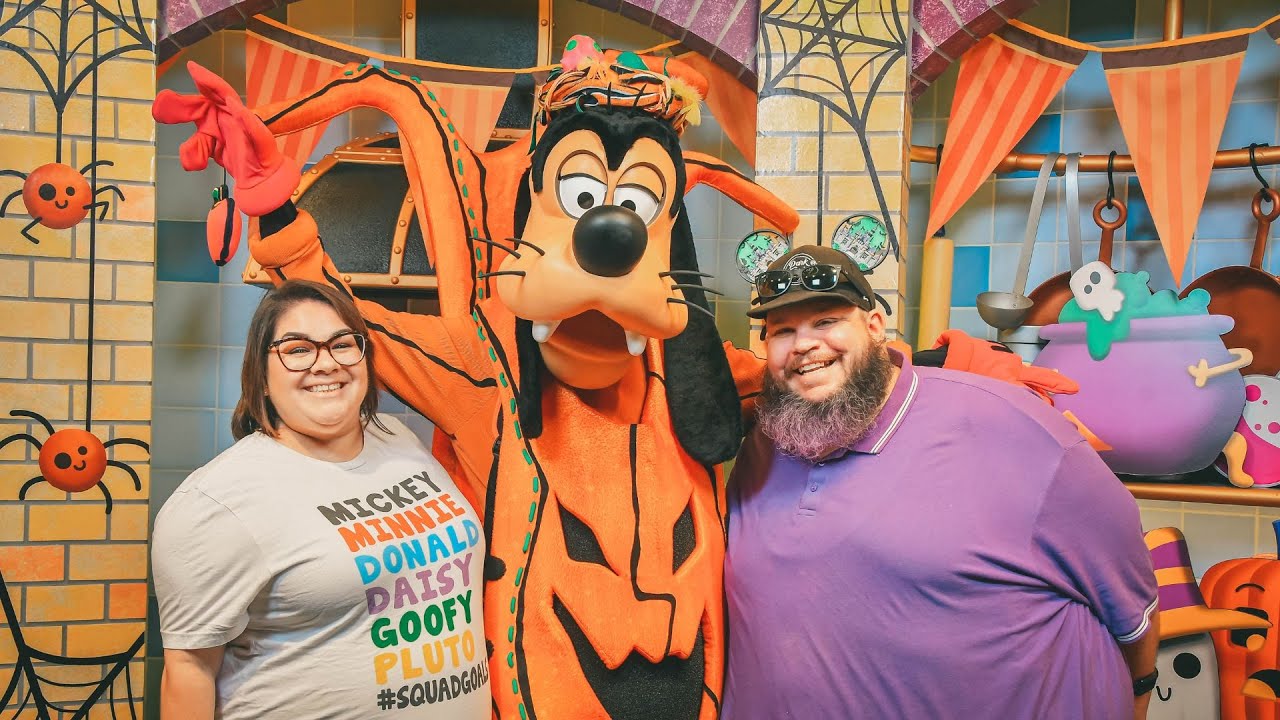 Goofy's Kitchen Halloween Brunch | Disneyland Hotel Character Dining ...