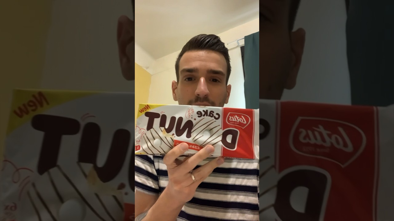 Je teste les nouveaux Cakes Donuts Zebra Kiss Lotus 🍩💋🦓 - YouTube