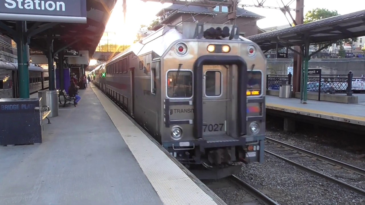 Train 6936 at Summit 6/18/20 - YouTube