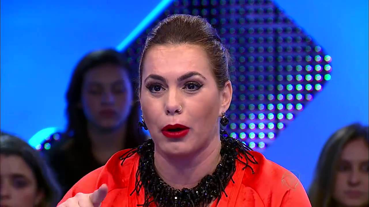 Débora Rodrigues fala sobre sua profissão "masculinizada" - YouTube
