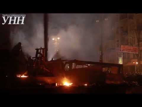 Shocking Moment: Berkut Throws Molotov Cocktail on Hrushevskoho (21.01.2014)