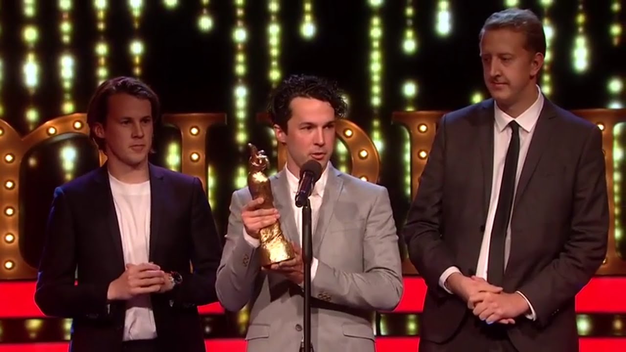 Ylvis wins Comedy Show of the Year Award at Komiprisen 2016 (Eng subs ...
