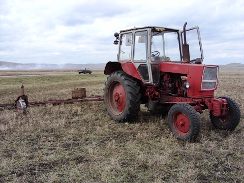 Tractor UMZ-6kl harrowing of perennial grasses /// Трактор ЮМЗ-6КЛ на ...