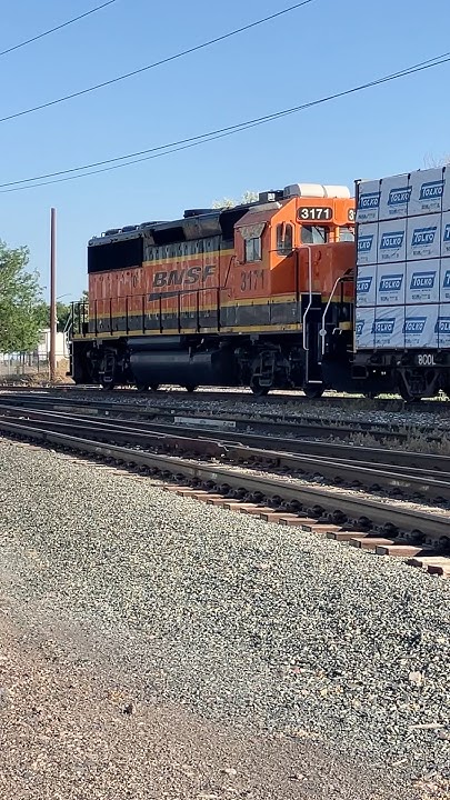 BNSF GP-25 3171 sits in the Longmont BNSF yard #bnsf #gp25 #trains #shorts #train #short # ...