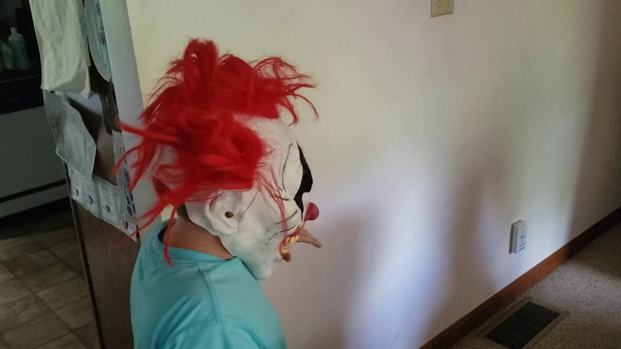 Killer Clown Scares Smelly Old Lady!! - YouTube