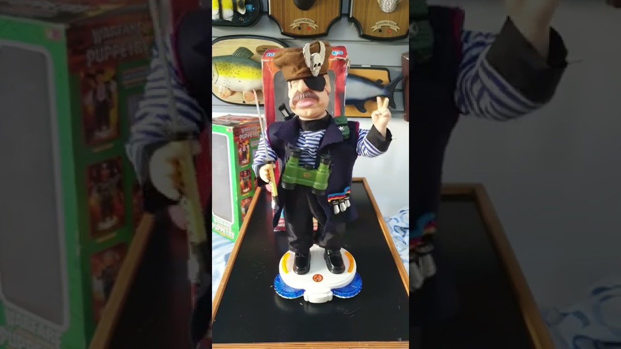 PT - Soldiers Of The World Action Singer - Saddam Hussein version - YouTube