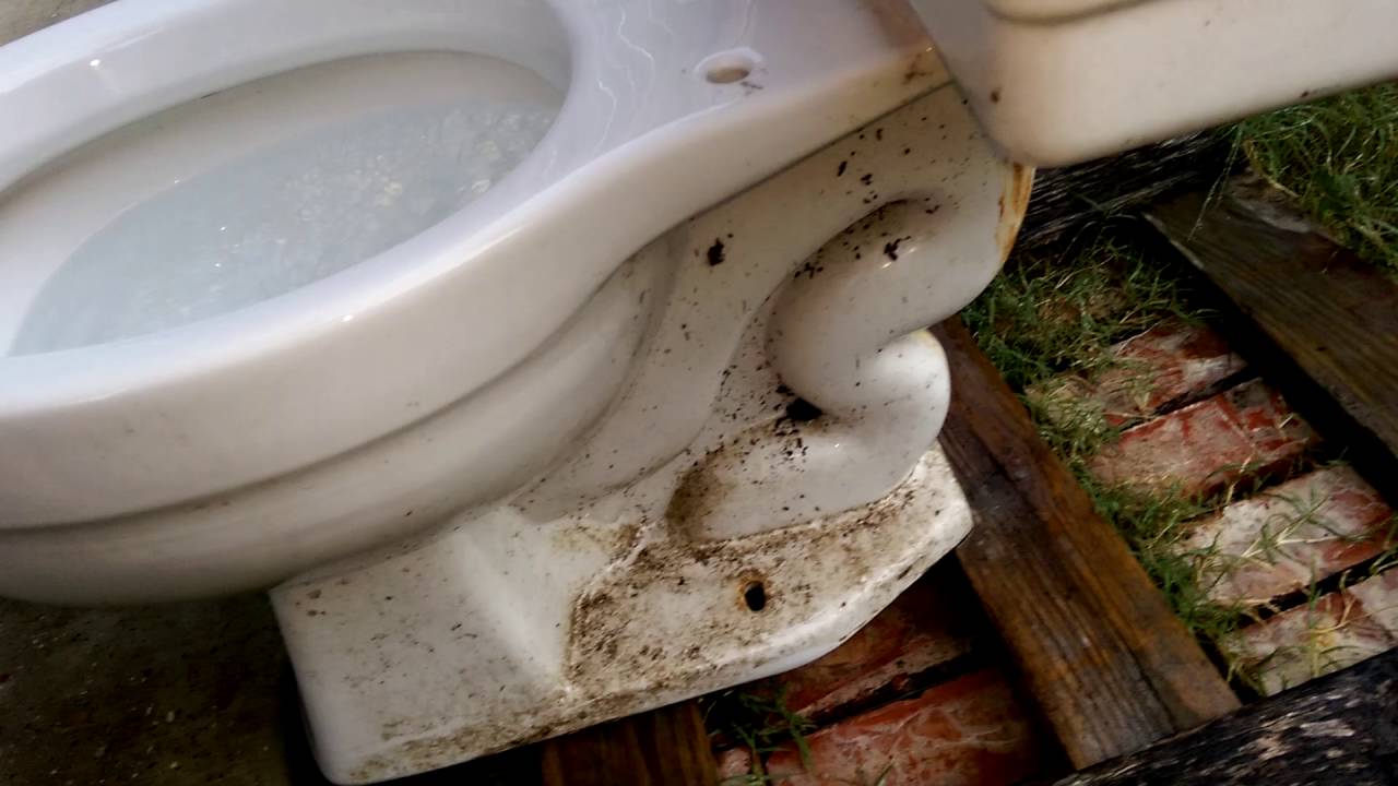 1980s Universal Rundle toilet flushing - YouTube