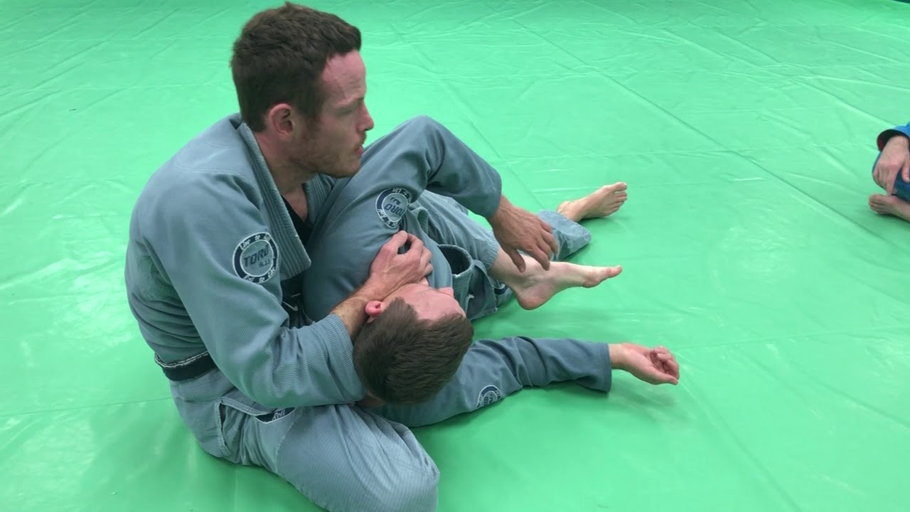 Arm Triangle to Ezekiel Choke - YouTube