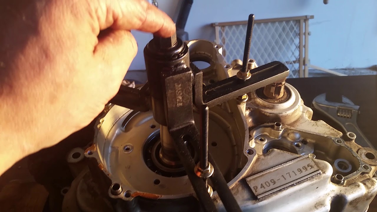 DR650 - Splitting the Case Using Tusk Case Splitter - YouTube