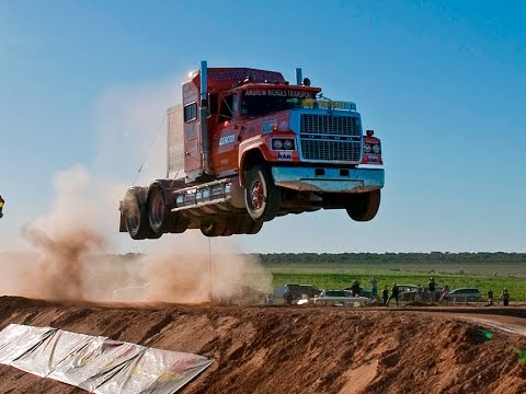 TRUCK DRIVERS COMPILATION CRAZY LORRY DRIVING FAILS 2017 - YouTube