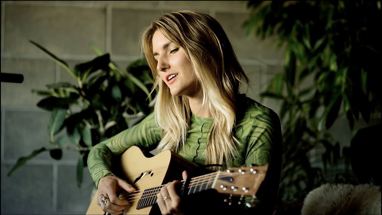 Anna Katarina • Gracie (live with Stigma Guitars) - YouTube