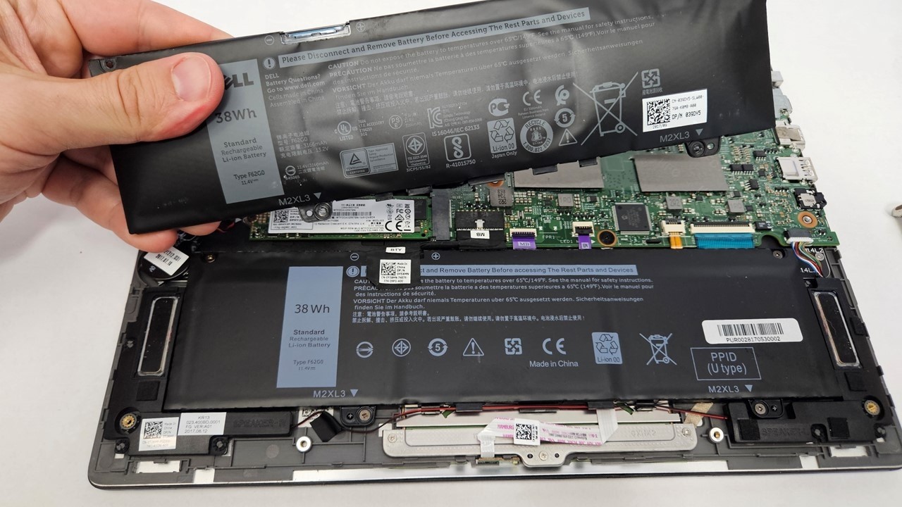 How to Replace a Laptop Battery (Dell Inspiron) - YouTube