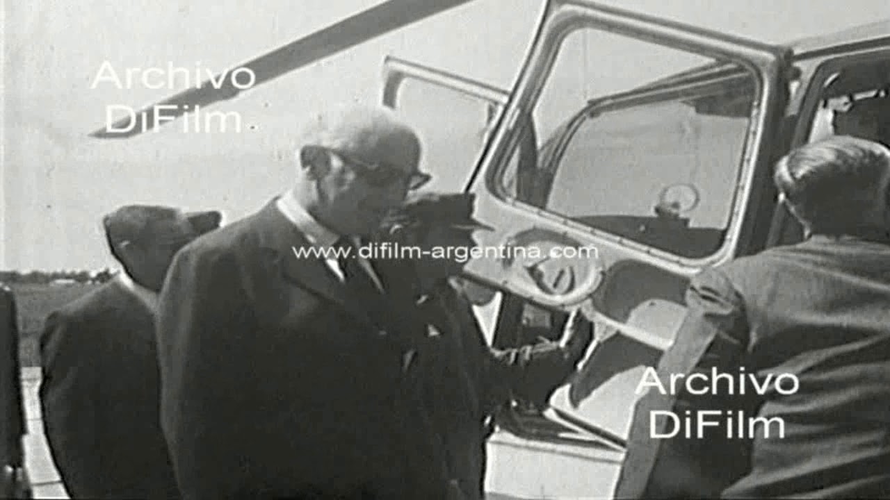 Alejandro Lanusse regresa en el Tango 02 del interior del pais 1972 ...