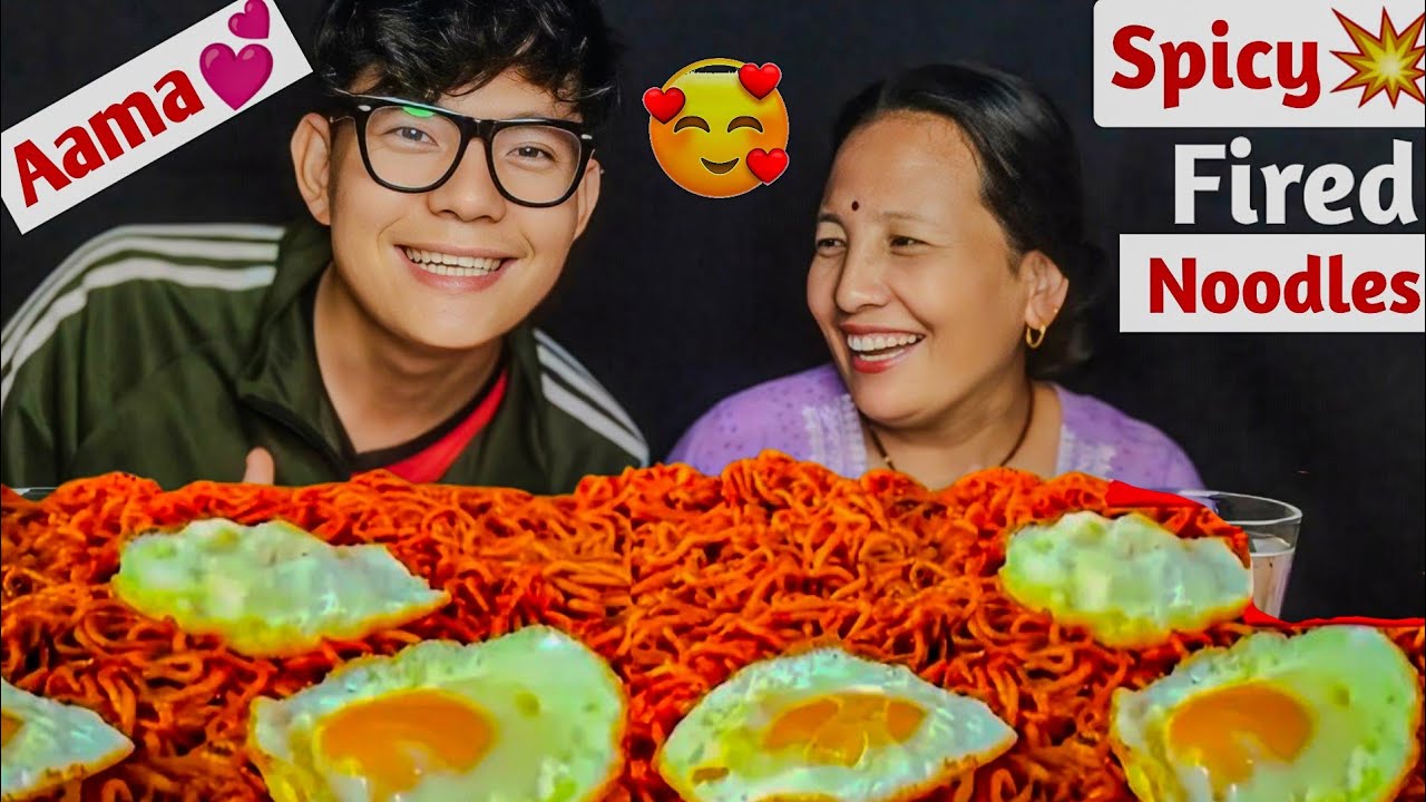 Eating Spicy💥 Current Noodlea With Fried Sunny Egg Omelette - Aama Eats - YouTube
