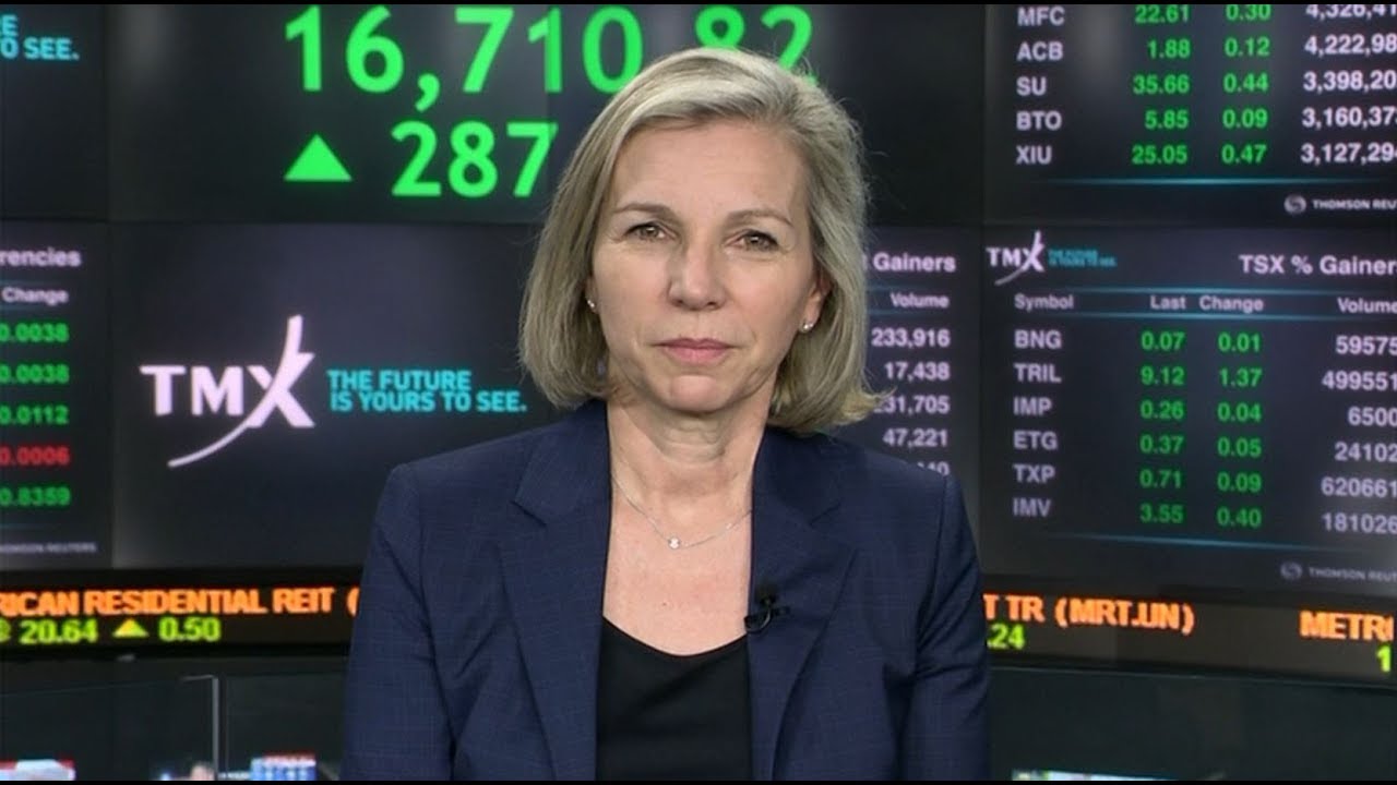 Economist discusses rate cut at Bank of Canada - YouTube