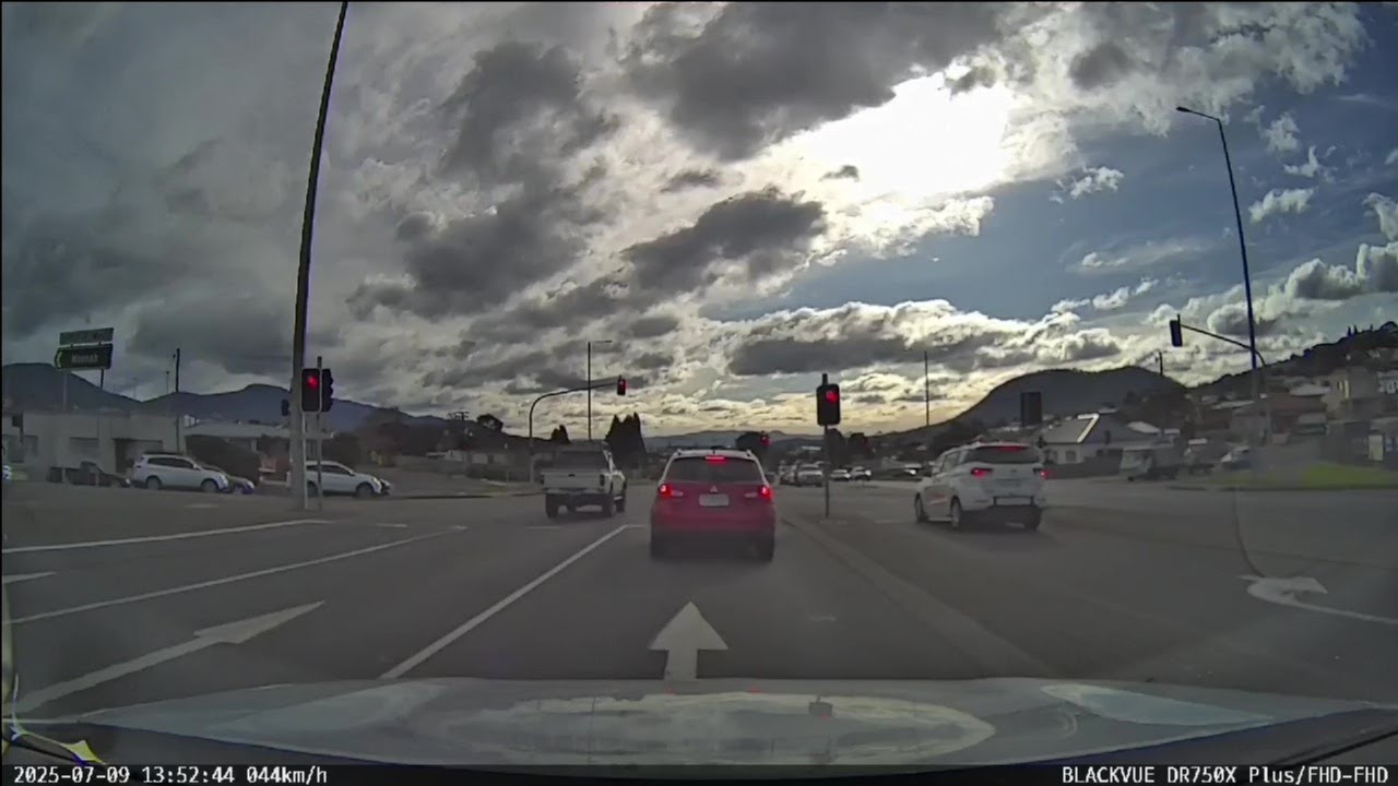 Brooker Highway, Lutana, Tasmania - red light ute - YouTube