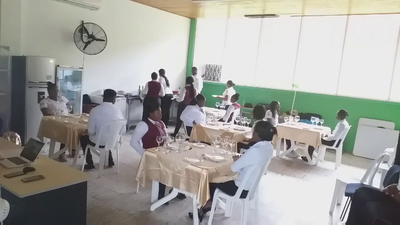 Servicio a la mesa americano tradicional (lisseth Diaz) - YouTube