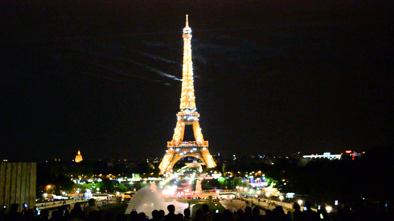 Turnul Eiffel la oră fixă. - YouTube