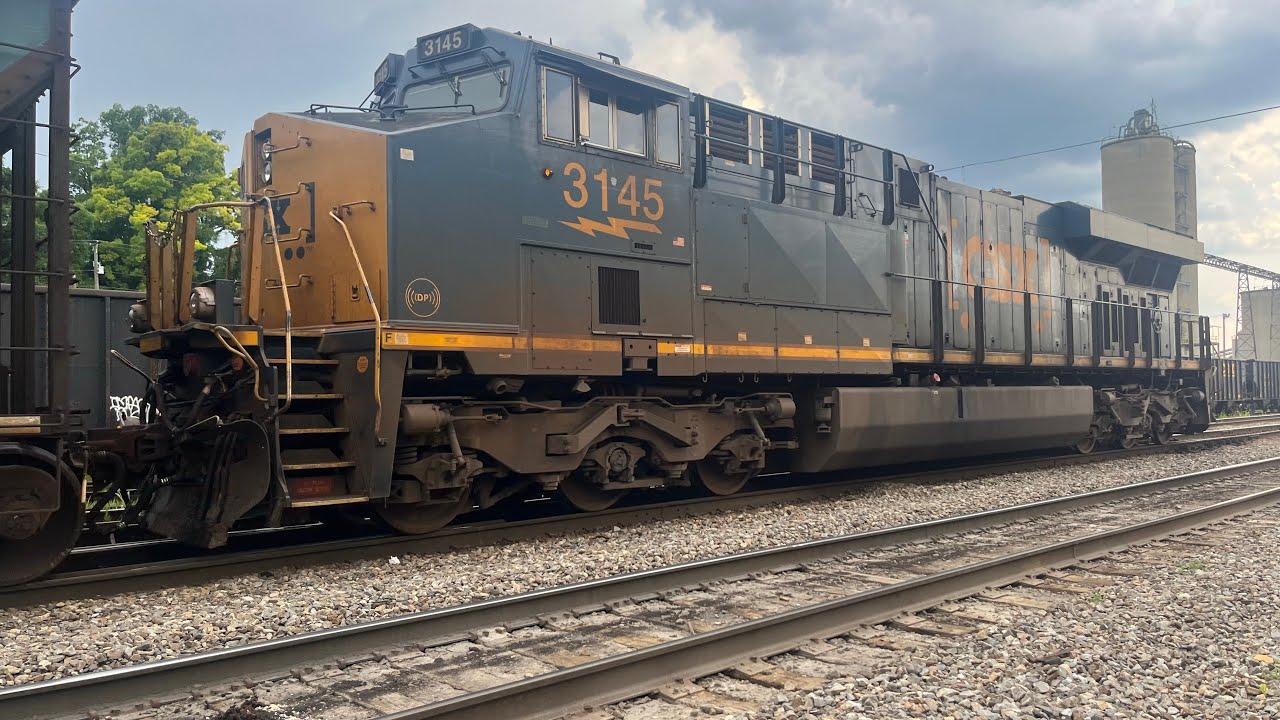 CSX C758 FLIES! Through warriors path state park in Kingsport! And a wave from the engineer ...